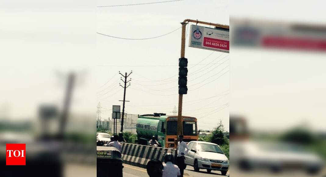 Non working Traffic Signal - Times of India