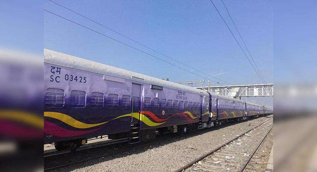 Mahamana Express 22417 | Superfast Varanasi to Vadodara Train | TimesTravel