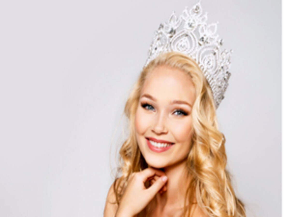 Arna Ýr Jónsdóttir Crowned Miss Universe Iceland