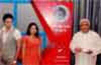 Javed Akhtar does an Ashok Kumar! - Times of India