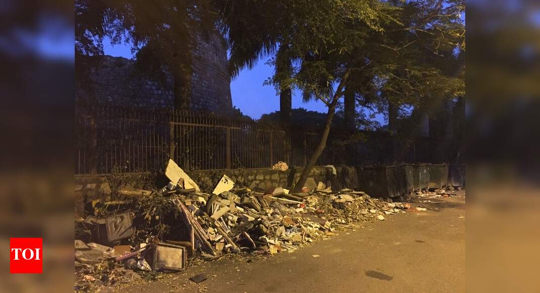 Garbage behind high court - Times of India