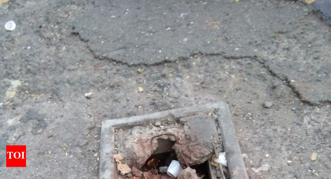 Broken manhole near churchgate signal - Times of India