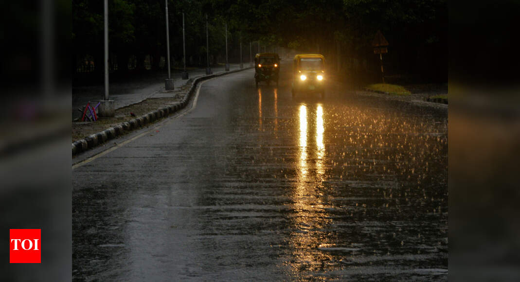 Heavy rain lashes Vellore, Tiruvannamalai | Chennai News - Times of India