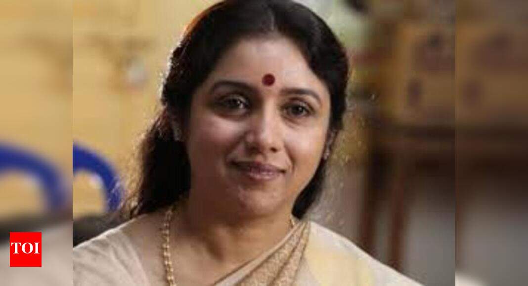 Revathi to play a collector in Kinar | Malayalam Movie News - Times of ...