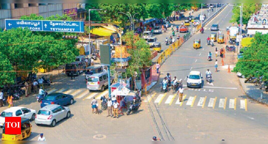 Motorists cheer as Luz corner turns two-way again | Chennai News ...