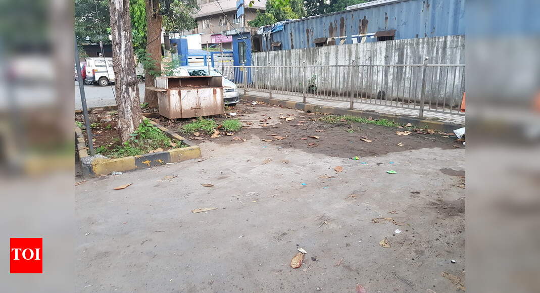 Rickety Vada Pav cart. - Times of India