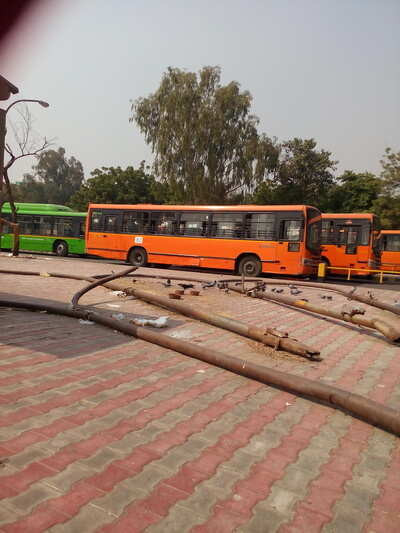 Streetlight poles lying in Uttam Ngr terminal - Times of India