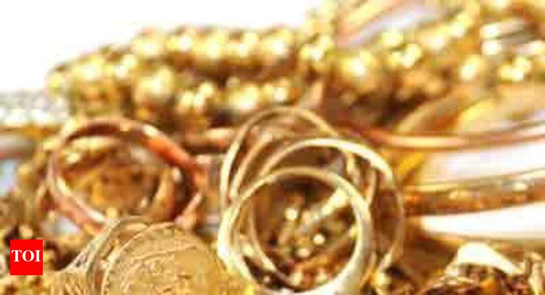 Gold price in India: Gold price down Rs 129 to Rs 29,725 on profit ...