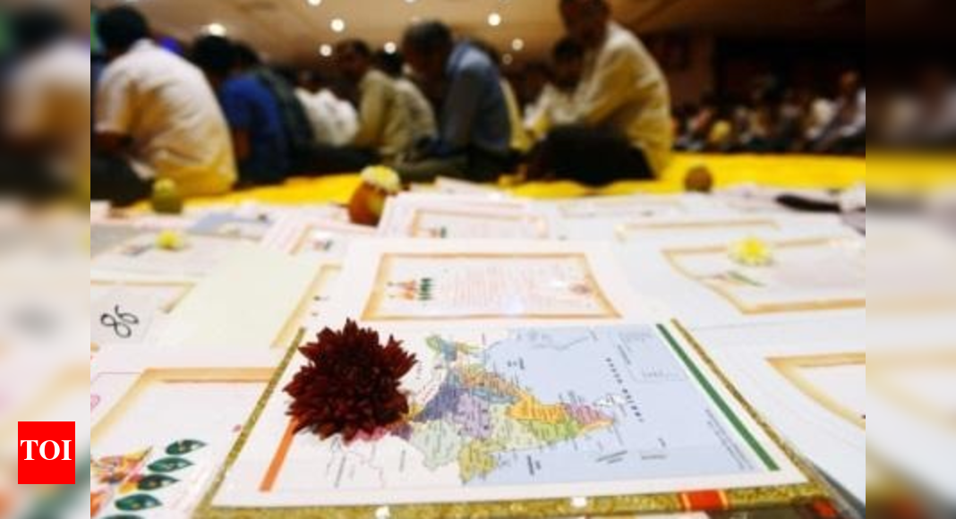 Chopda Pujan: Rojmel account books adapt to cashless economy | Mumbai ...