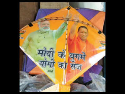 Jamghat of Narendra Modi, Yogi Adityanath kites in sky today | Lucknow ...