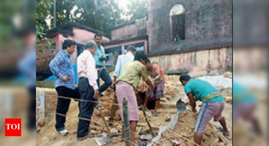 ‘Domjur site at least 350 years old’ | Kolkata News - Times of India