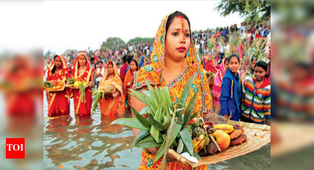 Lakhs throng Sector 42 lake as Chhath ends | Chandigarh News - Times of ...