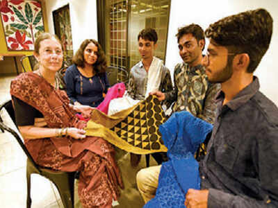 Seeking new ways to take Kutchi art forward | Ahmedabad News - Times of ...