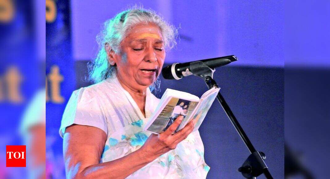 Singer: S Janaki woos her fans in Mysuru | Bengaluru News - Times of India