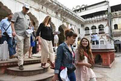 Experts trip on city history at ‘Heritage walk’ in Bhopal | Bhopal News ...