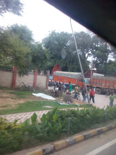 Leaning light pole - Times of India
