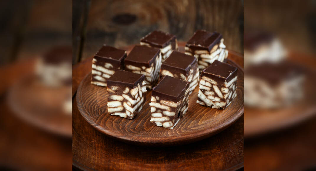 No-Bake Chocolate Biscuit Cube Cake Recipe: How to Make No-Bake ...