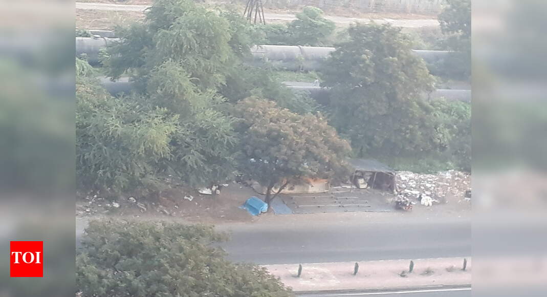 Illegal squatters on Majiwada Highway opp Rustomje - Times of India