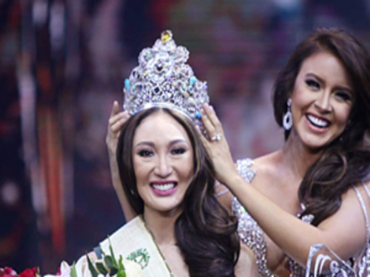 Karen Ibasco of Philippines crowned Miss Earth 2017