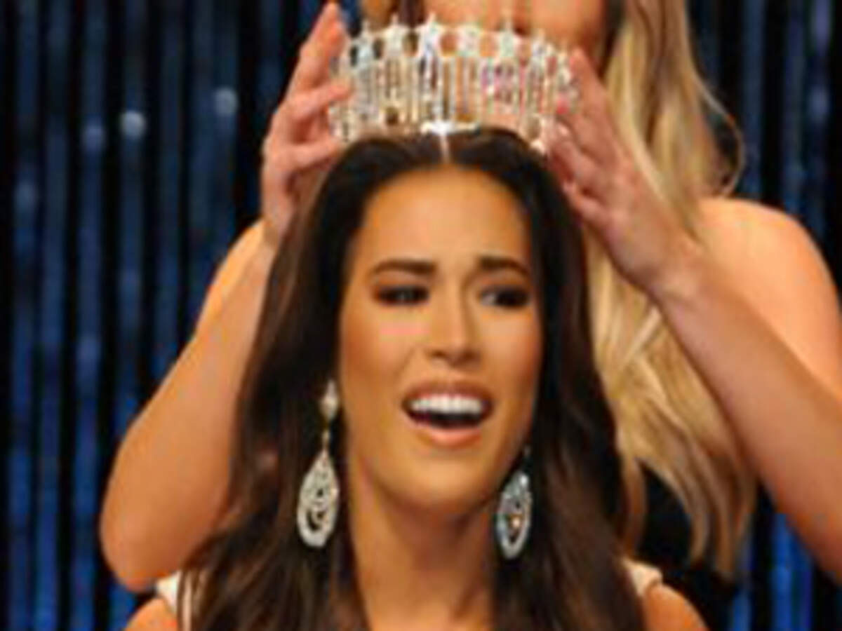 Jenny Valliere crowned Miss Iowa USA 2018