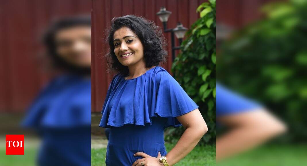 Meera Vasudevan dazzles in her comeback movie's promotion at Kochi ...