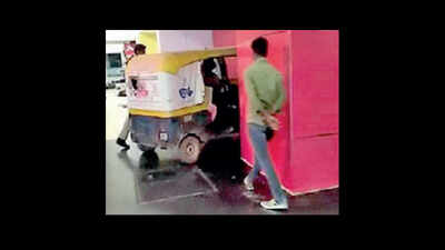 Auto drivers run amok at Hubballi railway station | Hubballi News ...