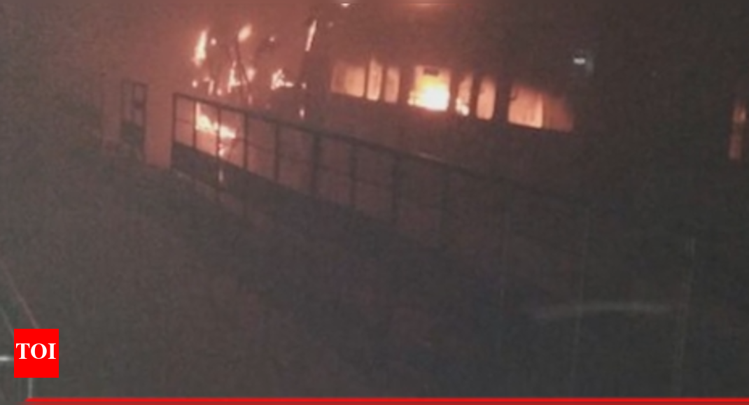Mumbai Monorail: Monorail passengers have lucky escape as rake goes up ...
