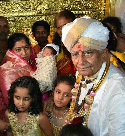 Celebrations break out as pontiff and heir come home | Hubballi News ...