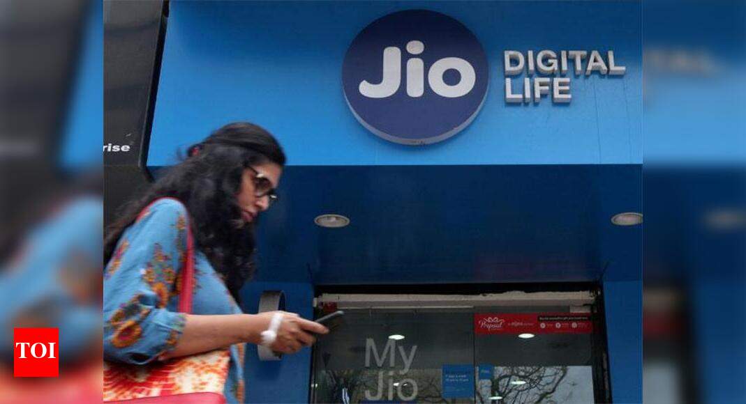 Jio Recarge Offer: Jio offers cashback,vouchers worth Rs 2,599 on Rs ...