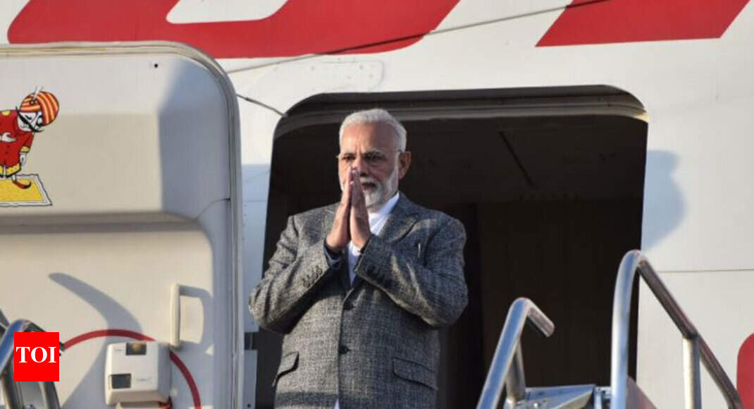 PM Modi arrives in Manila to attend ASEAN-India, East Asia summits | India News - Times of India