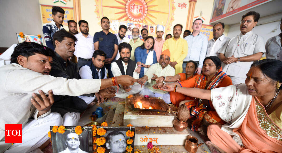 nathuram godse: Hindu Mahasabha observes Nathuram Godse's death ...