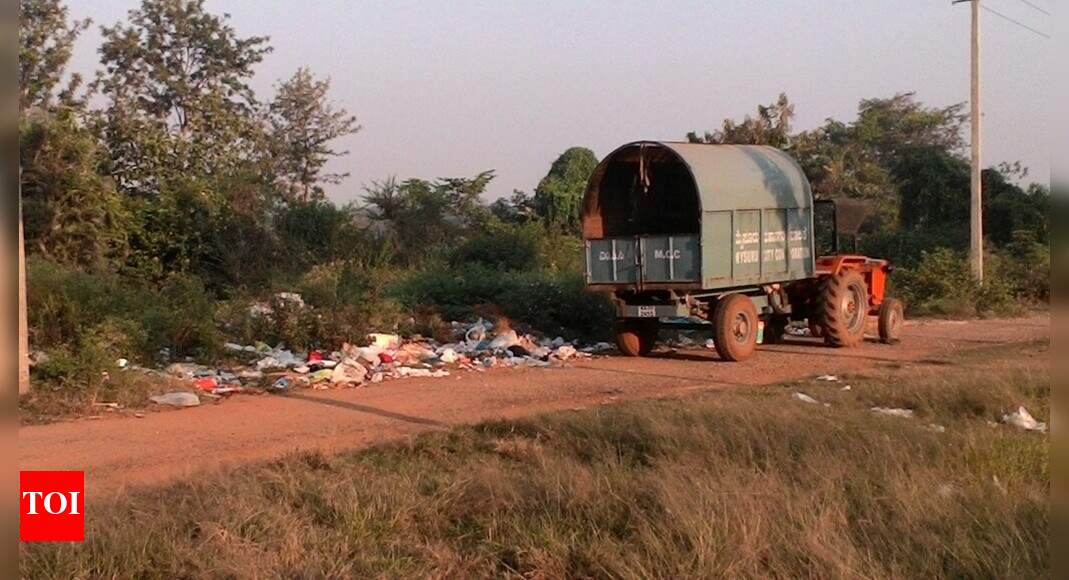 Public place become garbage dumping area - Times of India