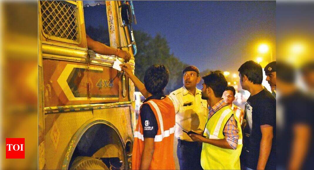 Cops who stop trucks from choking Delhi gasp for breath | Delhi News ...