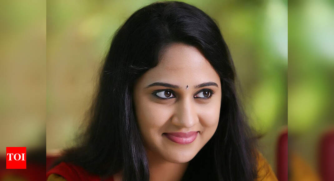 Miya turns singer for a Christmas carol album | Malayalam Movie News ...