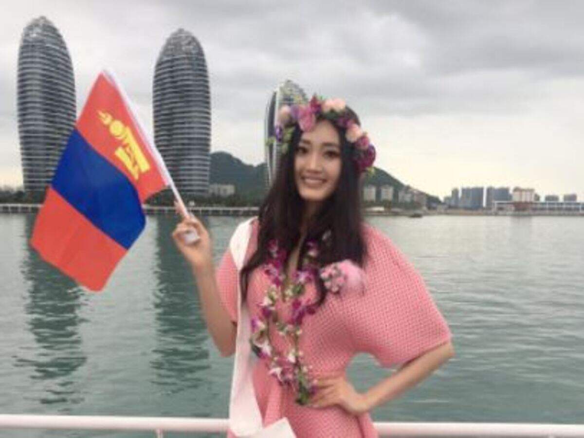 Miss Mongolia wins Miss Multimedia Fast Track at Miss World 2017