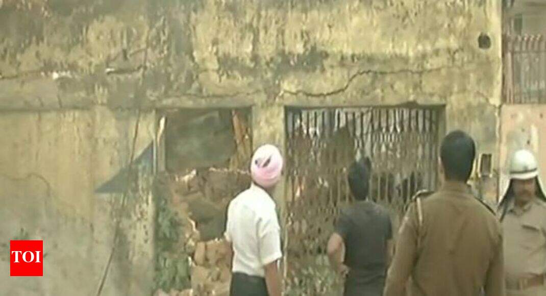 Building collapses in Delhi | Delhi News - Times of India
