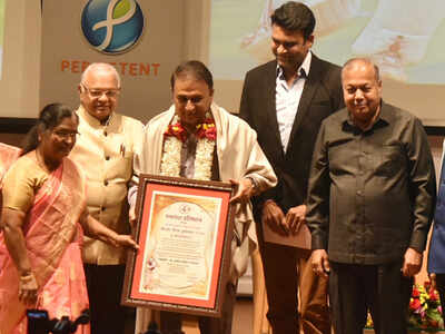 Sunil Gavaskar: When Sunil Gavaskar didn't let umpire raise finger ...