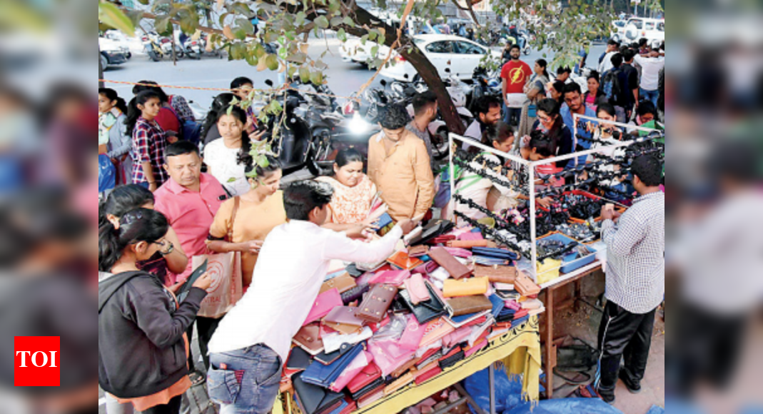 PMC finalizes 190 hawkers’ zones, 98 more in the offing | Pune News ...