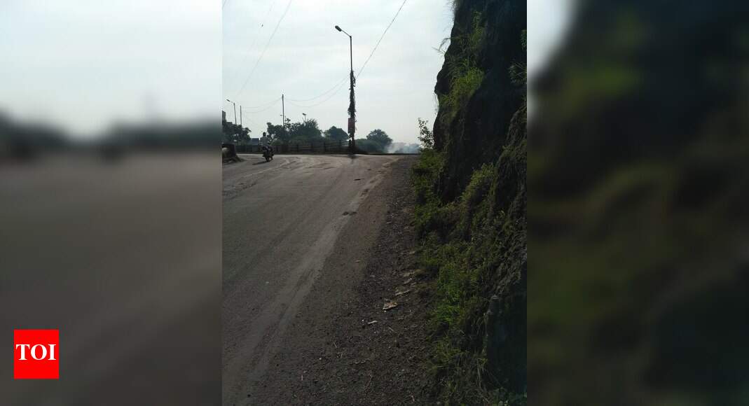 High Risky walkway on sus road highway bridge - Times of India