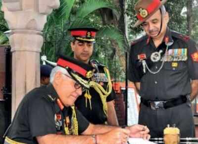 Lt General Soni takes charge of Southern Command | Pune News - Times of ...