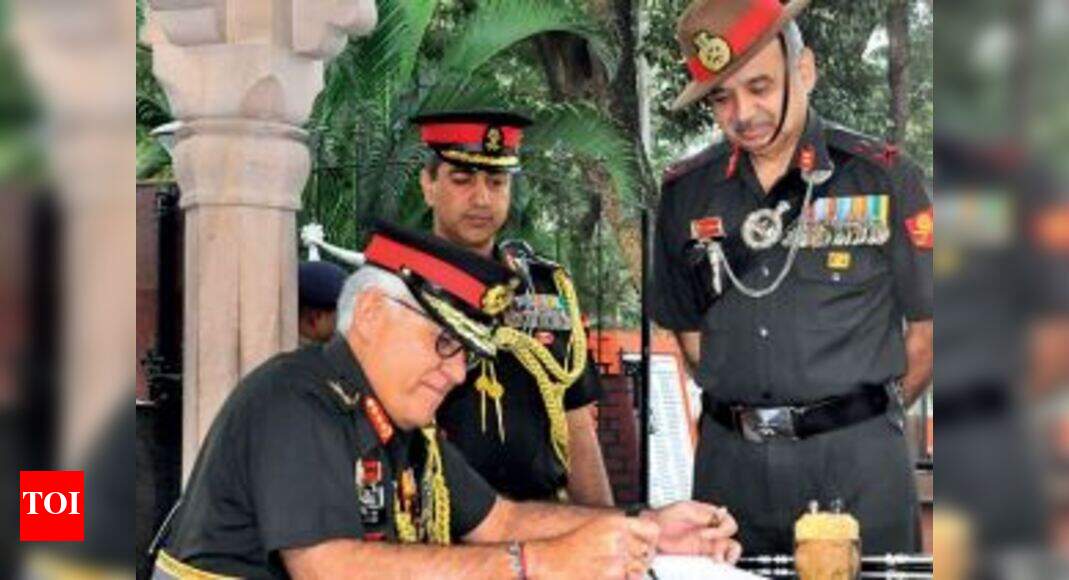 Lt General Soni takes charge of Southern Command | Pune News - Times of ...