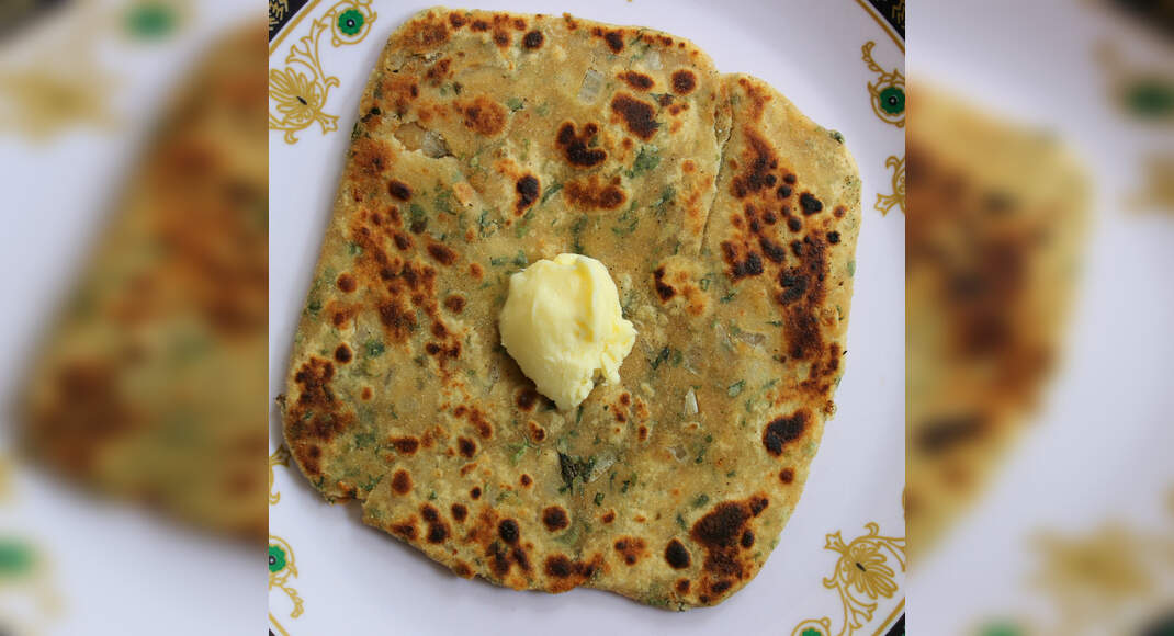 Hara Pyaz Paratha Recipe: How to Make Hara Pyaz Paratha Recipe ...