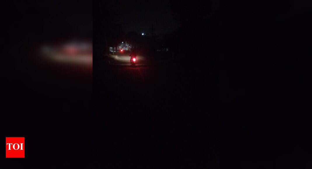 No streetlights - Times of India