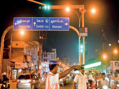 Teynampet traffic signal back on track | Chennai News - Times of India