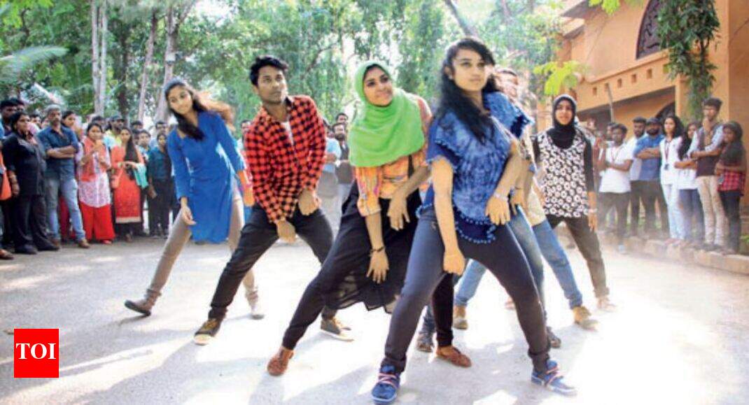 Kerala flash mobs: More hijab-clad girls join Kerala flash mobs | Kochi ...