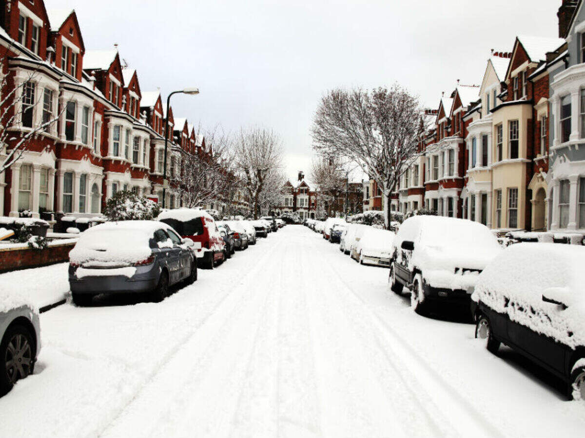 UK hit by ‘snowbomb’; daily life comes to standstill | TimesTravel