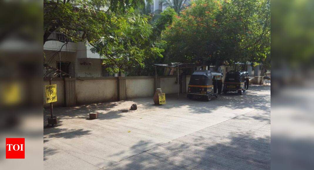 Rikshawala Goons Mark Their Own No Parking Board - Times of India
