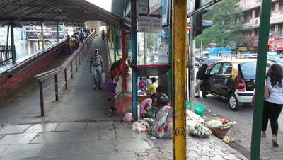 SQUATTERS TAKEOVER AREA BELOW MATUNGA ROAD FLYOVER - Times of India