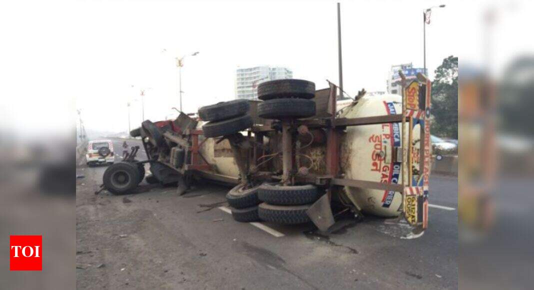 LPG tanker truck topples on Uran phata flyover on SP highway | Navi ...