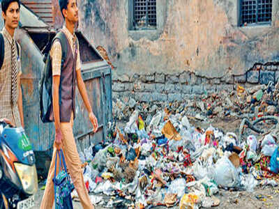 Where are bins? Old City roads turn garbage yards choking commuters ...